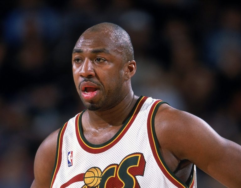 Vin Baker went from making 100 Millions in the NBA to working at a ...